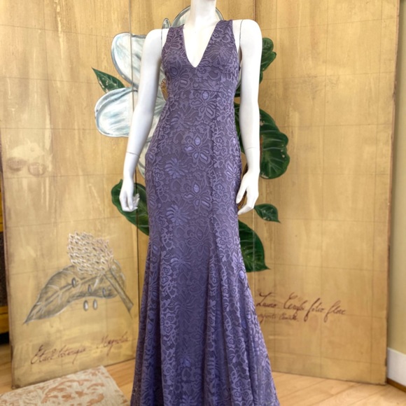 Windsor | Dresses | Windsor Purple Evening Lace Gown Dress Fits Like ...